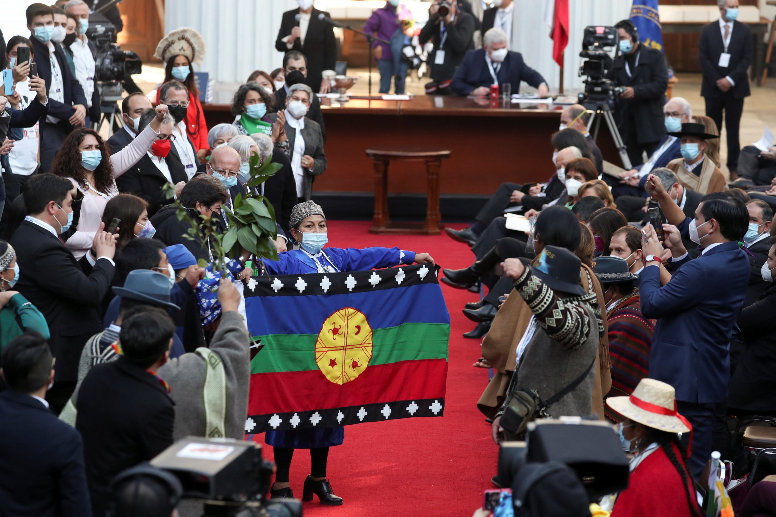 Structural Inertia Made in Chile: Blocking locally a global ...